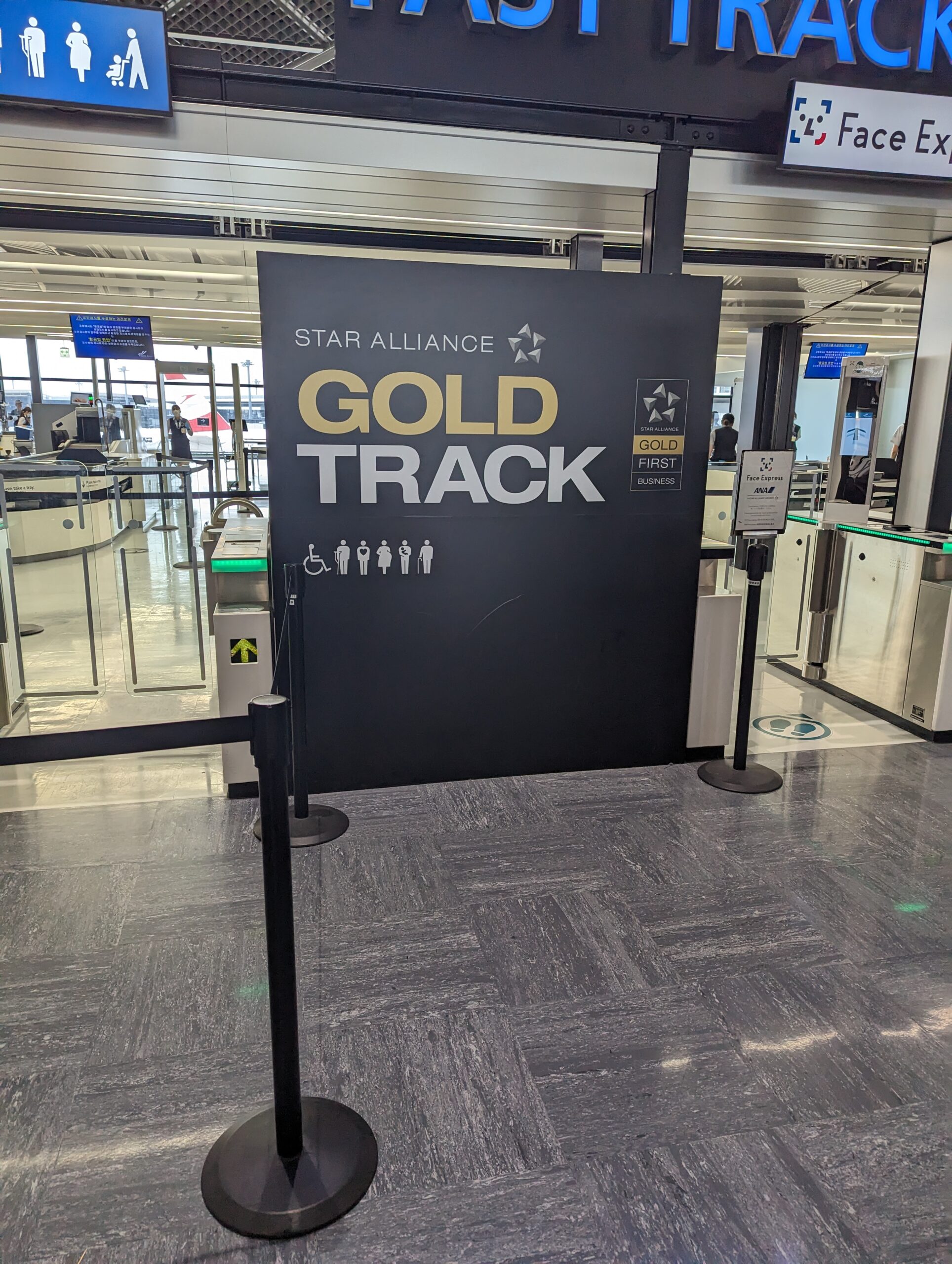 SFC（ANAスーパーフライヤーズカード）を徹底比較！おすすめは？ - いーとらべろぐ